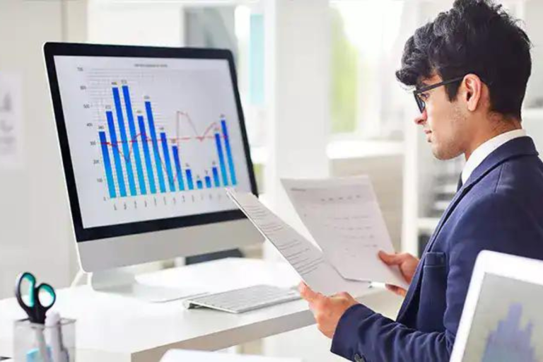 "Unlocking the Path to a Career in Data Analytics: Essential ...